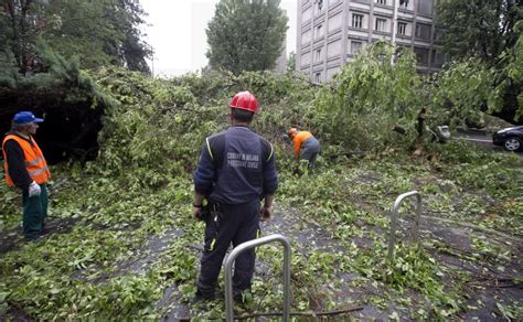 Maltempo Nubifragio A Milano Disagi Su Linee Ferroviarie E Strade