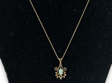 Lot 14kt Yellow Gold Necklace With Pendant