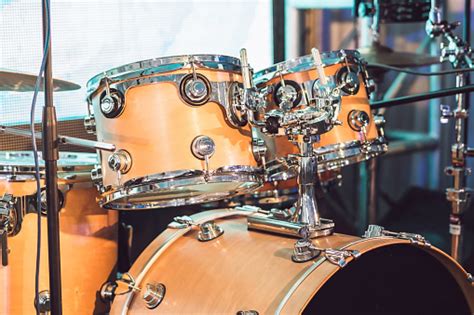 드럼 개념적 이미지입니다 드럼과 스 네 어 드럼에 누워 나지만의 그림 레트로 빈티지 사진 Rehearsal에 대한 스톡 사진 및 기타 이미지 Istock