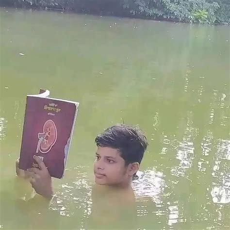 Potret Nyeleneh Orang Nyantai Di Tepi Sungai Ini Bikin Tepuk Jidat Hot Liputan