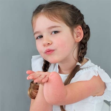 Thalia 🇬🇧 Model And Tv Thaliacmodel • Threads Say More