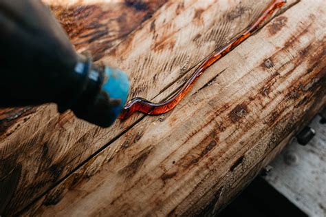 목공 바니시와 에폭시와 단단한 나무의 처리 수공예 장인 가구에 대한 스톡 사진 및 기타 이미지 가구 고체 단단한 재목