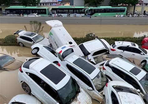 损失近2亿，暴雨后北京街头现大量受损汽车！泡水车都去哪里了？ 哔哩哔哩
