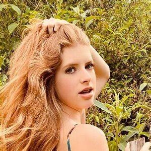 Modelo Julinha Nude Cygnus Research Hub