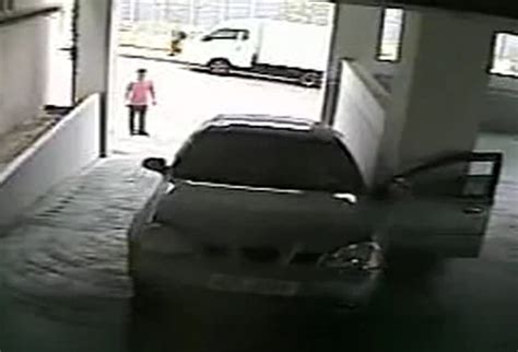 Жена блъсна колата си три пъти за 2 минути Auto Dir Bg