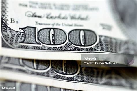 클로즈업 100 100 달러 지폐 통화 현금 화폐 앞면에 벤자민 프랭클린 대통령의 초상화와 뒷면에 독립 기념관 오래된 미국 돈의 빈티지 복고풍 0명에 대한 스톡 사진 및