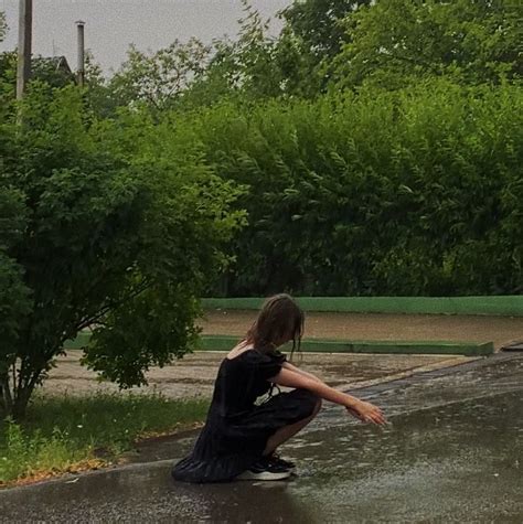 Девушка под дождем Дождь Пейзажи Лето
