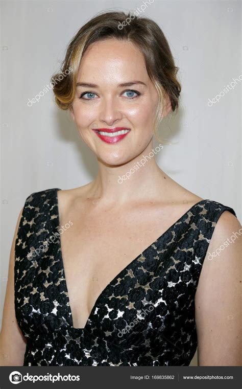 Jess Weixler Dakota Johnson