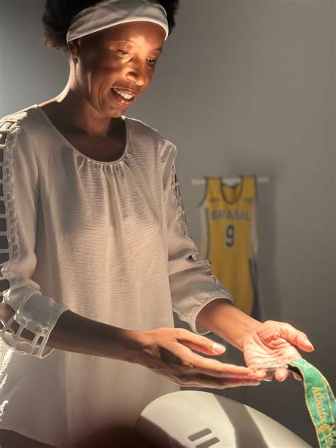 Janeth relembra conquista histórica do basquete feminino nos Jogos