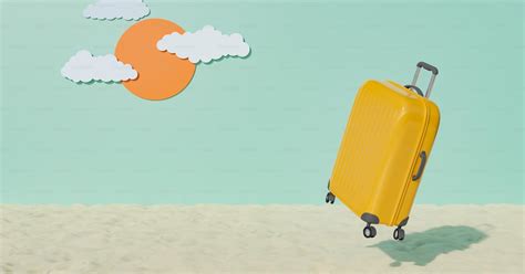 인공 하늘 배경이 있는 해변 모래에 떠 있는 여행 가방 텍스트를 위한 공간입니다 휴가 여름 여행 해변 더위의 개념