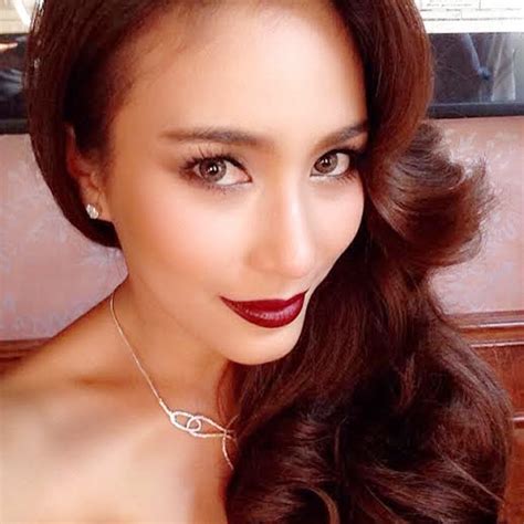 จุ๋ย วรัทยา โชว์ภาพเบื้องหลังเจ้าสาวหวานอมเปรี้ยว บนปก We