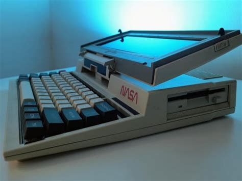 This Toshiba T1000 Sleeper Build Hides A Raspberry Pi High Resolution