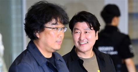 [st포토] 황금종려상 봉준호 감독 송강호 엄청난 관심 속에서 귀국