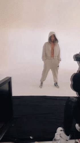 Halle Berry Braless 2