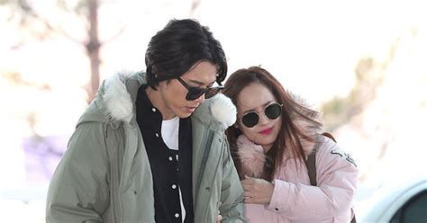 E포토 유진 기태영 부부 추운 날씨에 꼭 붙어서