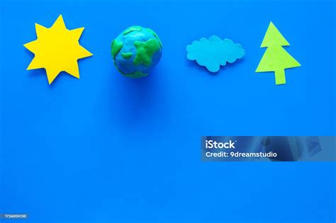 플라스틱 지구 행성 지구와 어린이 종이 스크랩 보호 생태 개념 교육에 대한 스톡 사진 및 기타 이미지 교육 구 낮