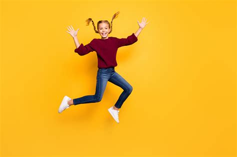 Ganzer Körper Größe Foto Von Fröhlich Enden Positive Aufgeregt Mädchen