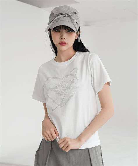 플래닛 하트 프린트티셔츠 에이블리