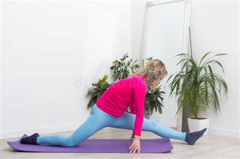 Home Workout Girl Doing Aerobics Warming Up For Flexibility Leg