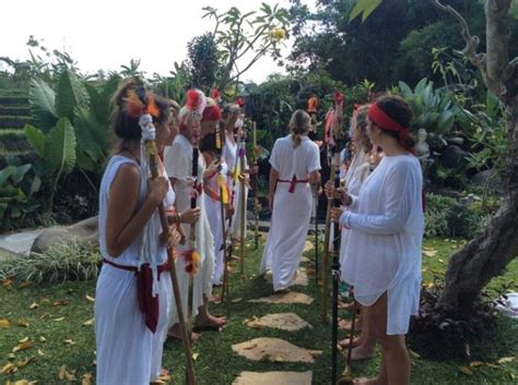 Rite De Passage Pour Toutes Les Plumes DorÉes