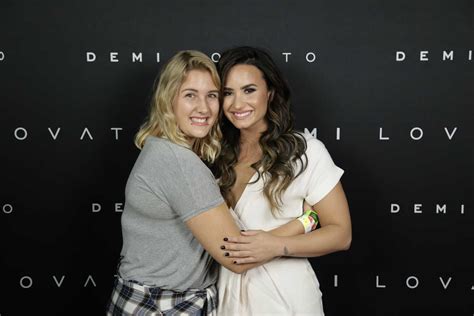 Demi Lovato At The Meet And Greet In Edmonton 08262016 1 Lacelebsco