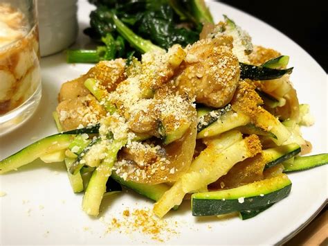 鶏肉とズッキーニの炒め チキンサラダ の献立。 オリーブオイルの おいしい楽しい・キッチン大好き♪