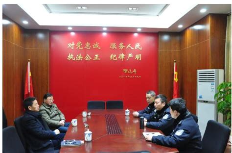 公司副总经理秦小昆到高速交警二大队进行访问座谈 四川成德南高速公路有限责任公司