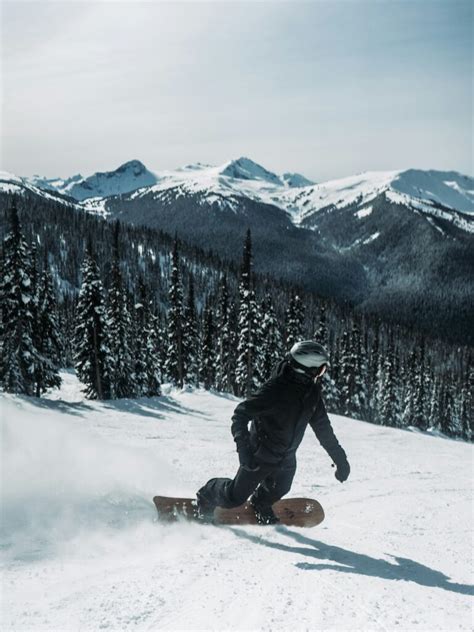 How To Fall Snowboarding Basics Tips And Safety Measures