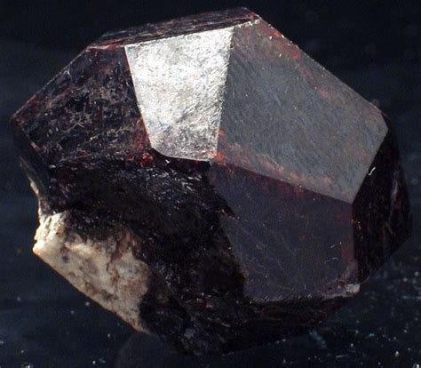 ø Pyrope The Gemstone List ø