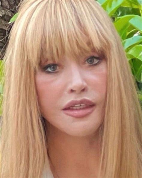 Алла Пугачова показа как изглежда ден след 74 тия си рожден ден и