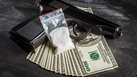 Fbi Lmpd Bust Drug Trafficking Ring In Newburg Apartments