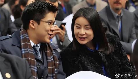 郭晶晶奥运会裁判长造型曝光穿白衬衣戴眼镜气质干练又美又飒