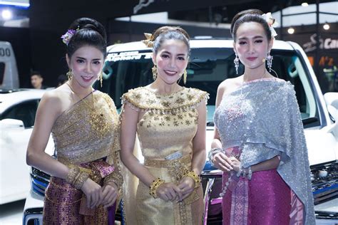 “พริตตี้” มอเตอร์โชว์ปีนี้ งามแบบไทย