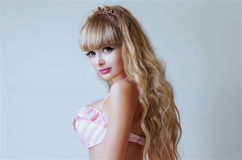 Angelica Kenova Barbie Yang Dipingit Sejak Lahir Karena Terlalu Cantik