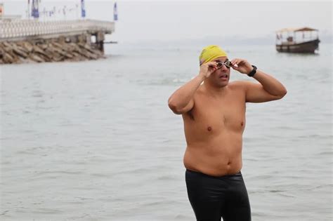 Gustavo Lores El Peruano Que Desafía A Tiburones Y A La Hipotermia En