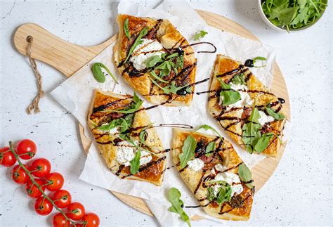 Snel Bladerdeeghapje Met Burrata En Parmaham Kokerellen