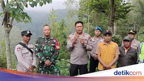 Polisi Selidiki Pria Berkostum Bdsm Terikat Di Bebatuan Coban Glotak Malang