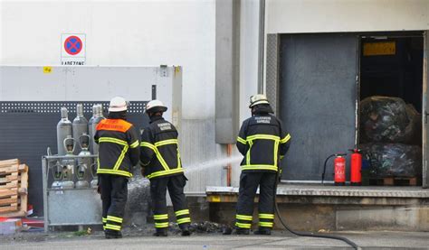 Hamburg Feuer Bei Aldi Markt Gasflaschen In Der Nähe Mopo