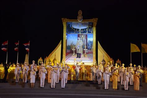 ในประเทศ นายกฯนำจุดเทียนถวายพระพรชัยมงคล วันเฉลิมพระชนมพรรษา