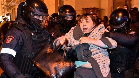 Más de mil detenidos en Rusia por protestar contra movilización de más tropas