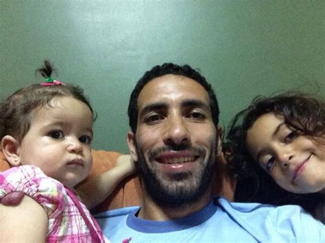 محمد أبو تريكة يحتفل مع أبنائه شاهد