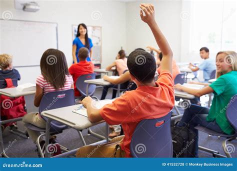 Alto Profesor De Escuela De Sexo Femenino Taking Class Foto De Archivo Imagen De Aula