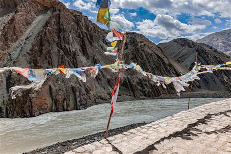 기도 깃발 잠 무 카슈미르 Ladakh 지역 티베트 북부 인도 인더스 강도 0명에 대한 스톡 사진 및 기타 이미지 0명 강