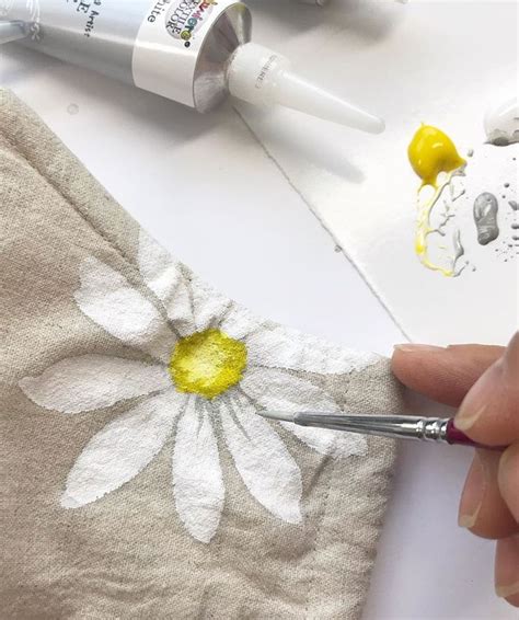 크래프트스토어s Instagram Photo 워싱 린넨 마스크에 빈티지 데이지 꽃 페인팅 Fabricart