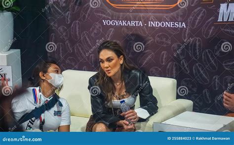 Luna Maya Indonesian Actress In Indonesia Custom Show As Guest Star