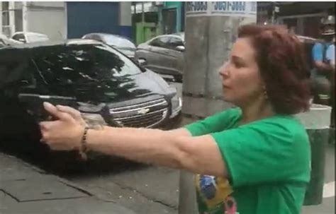 Carla Zambelli Viaja Para Os Eua E Está Proibida De Criar Perfis Em