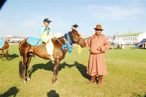 ОЧИРВААНИЙ ХҮЛЭГ МСУХолбоо Энэ цаг үеийн шилдэг уяачид ямар уралдаанч байсан бэ