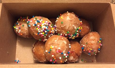 Birthday Cake Timbits From Tim Hortons ティム・ホートンズのバースデーケーキ ティムビッツ ~ Im Made Of Sugar