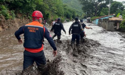Contundentes Lluvias Provocadas Por El Huracán Beryl Dejan Dos