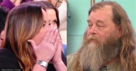 Man Who Hasnt Shaved In Many Years Undergoes A Stunning Makeover To
